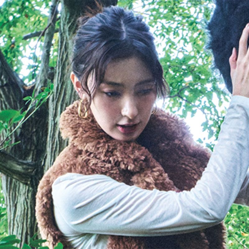 一枚で主役級【ボアベスト】のコーデは”楽ちん白ボトムス”で抜け感！ | TRILL【トリル】