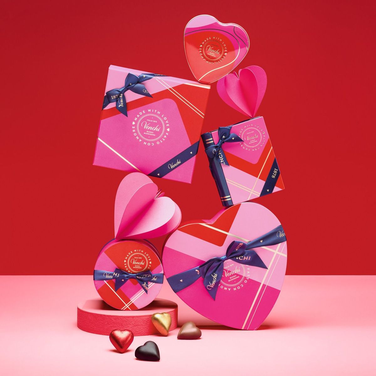 華やかなローズ＆ネイビーが彩る、ヴェンキ2025年バレンタインコレクションが登場 | TRILL【トリル】