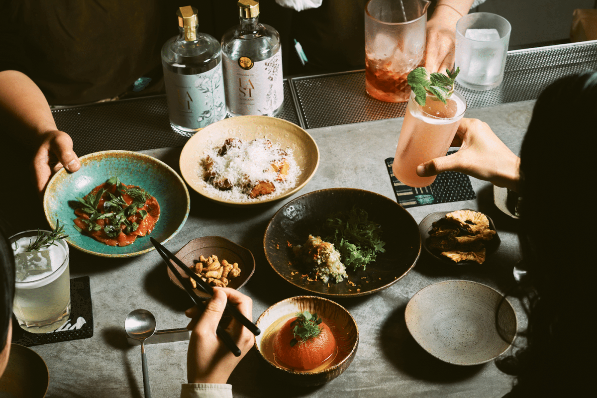 捨てられるはずだった“酒粕”から誕生したエシカルジン「LAST（ラスト）」から、飲みやすいソーダ缶が登場【編集部の「これ、気になる！」 Vol.150】 | TRILL【トリル】