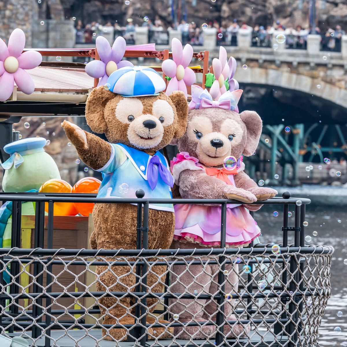 ダッフィー&フレンズのカラフルハピネスジャーニー！東京ディズニーシー“ダッフィー＆フレンズ20周年：カラフルハピネス”ショー | TRILL【トリル】