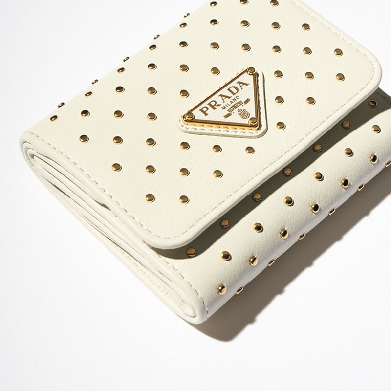 イヴルルド遥華が占う2025年のラッキーアイテム『キャンドル星人』【エレメント占い】 | TRILL【トリル】