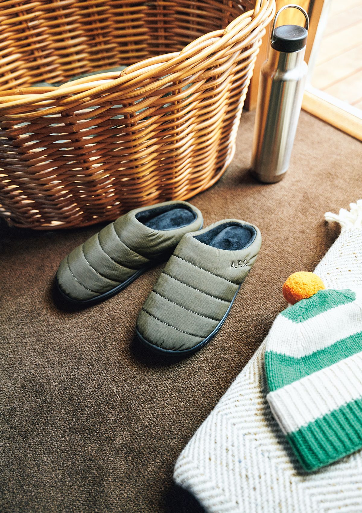 冬にぴったりな〈アー・ペー・セースブ〉のサンダル。：&days よい一日を、このアイテムと。 | TRILL【トリル】