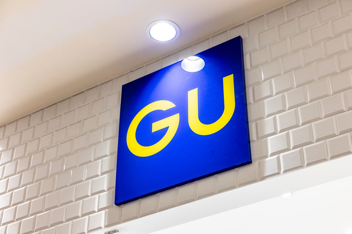 値下げ中！【GU】“2490円シャツ”が、隠れた名品だった…！あまりの快適さに「気軽に羽織れます」「気に入りました」の声も！ | TRILL【トリル】