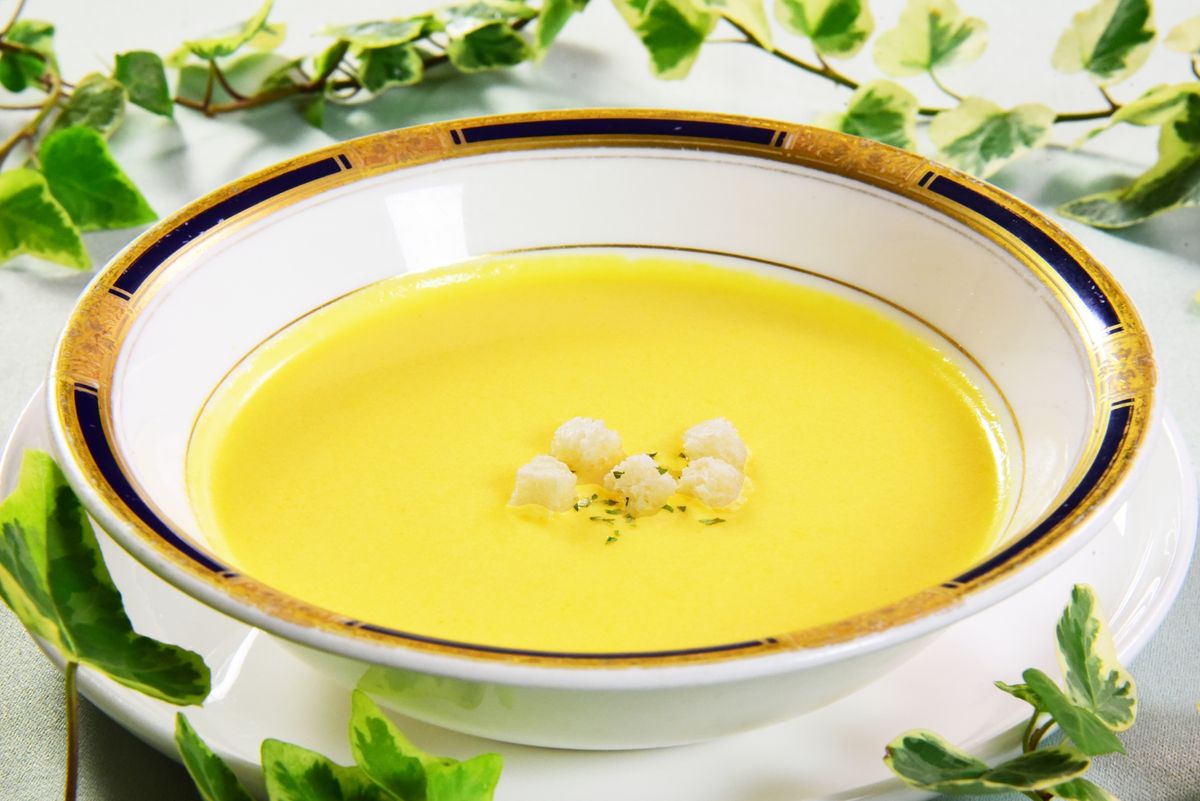 「間違えると恥ずかしい！？」洋食のスープを飲むときの【NGマナー】 | TRILL【トリル】