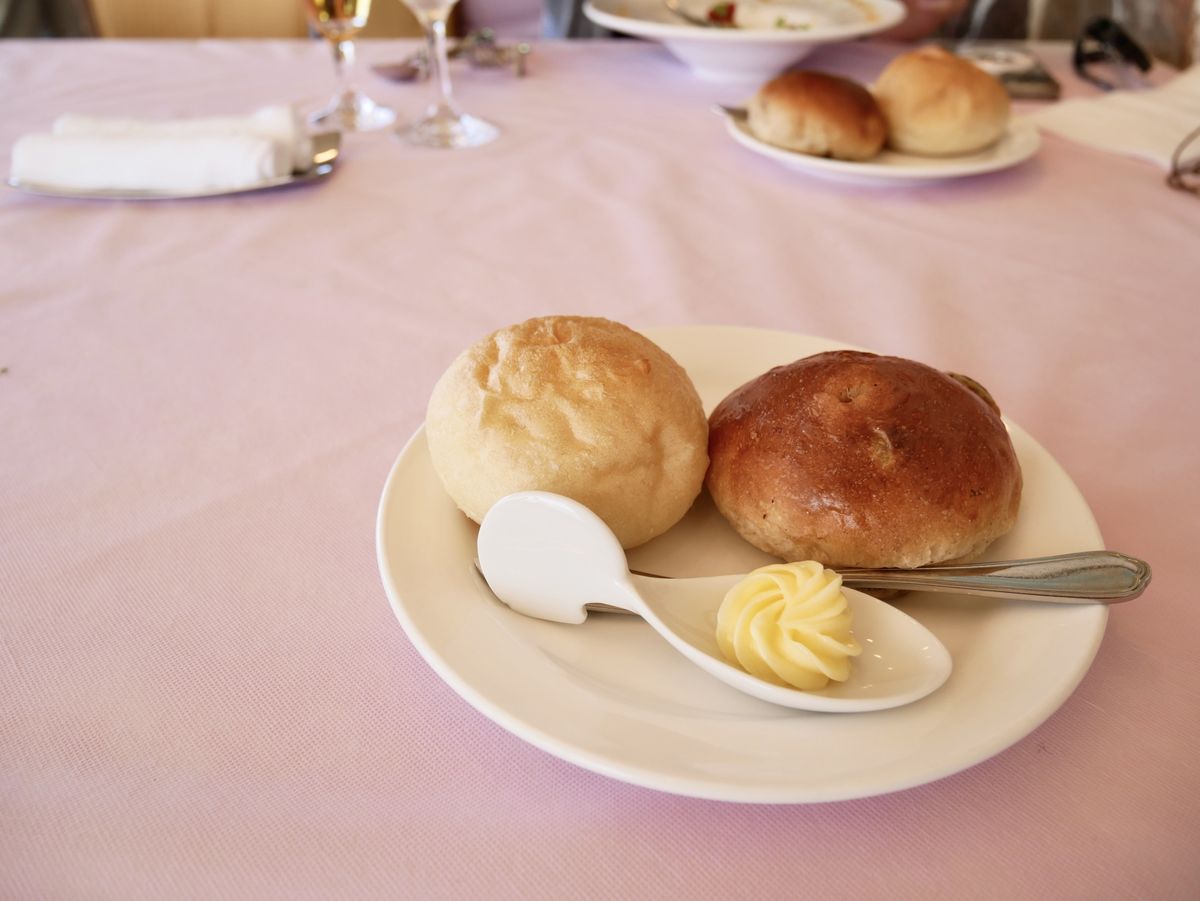 「それやめて！」ついやってしまう【NGなパンの食べ方】 | TRILL【トリル】