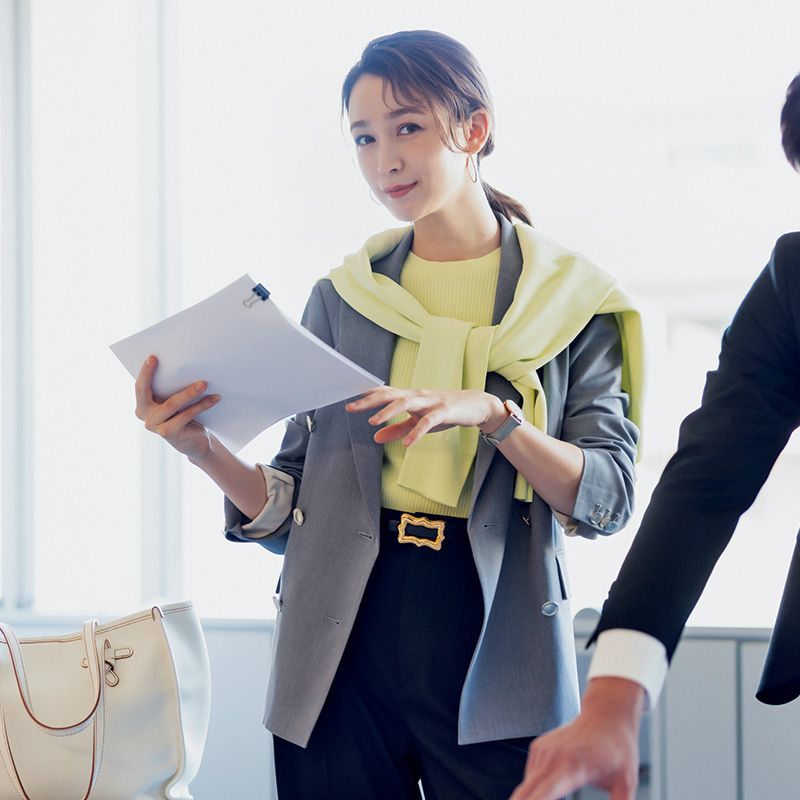 【PLST】春色ニットアンサンブルがジャケパンコーデの差し色に効果的！ | TRILL【トリル】