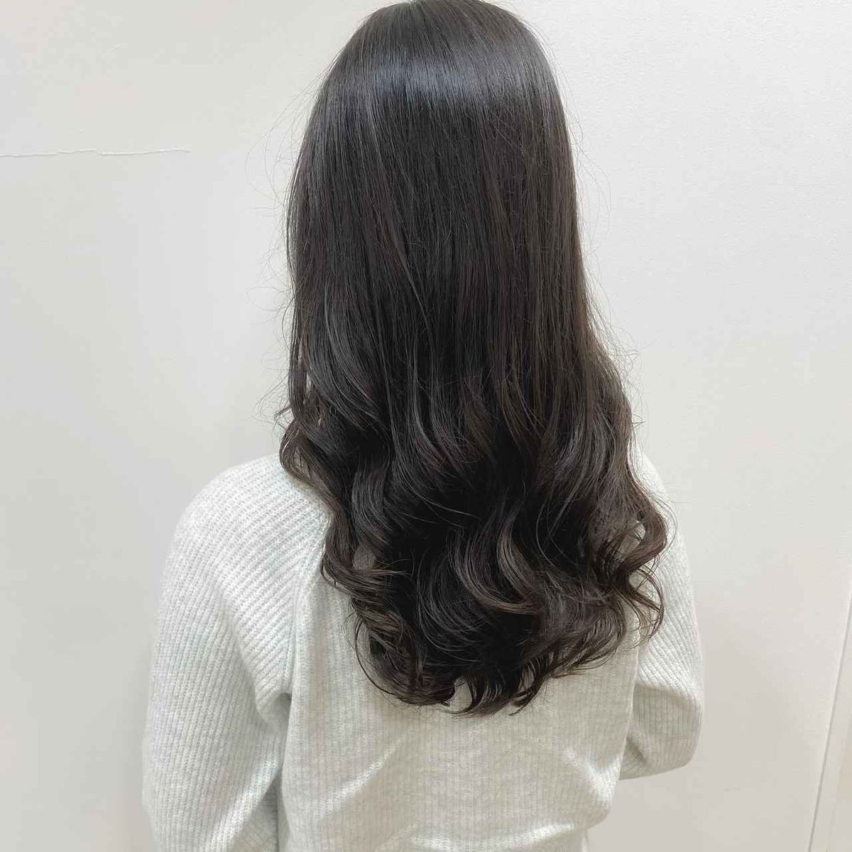 【30・40代・時短ヘア】毎朝セット楽ちん！ 大人に似合う「ロングパーマ」って？ | TRILL【トリル】