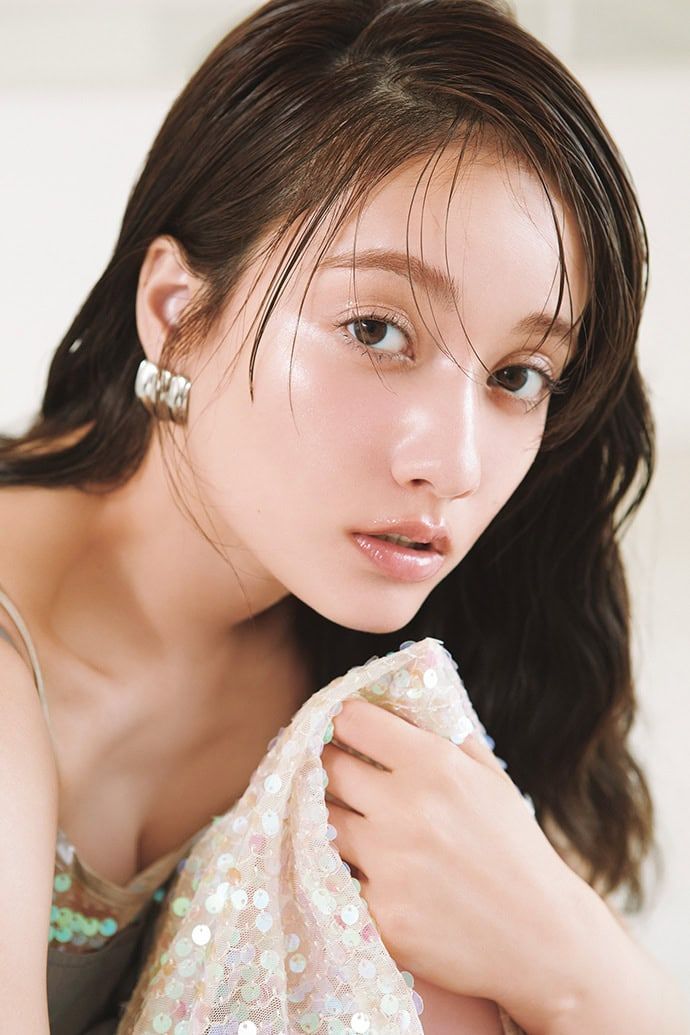 色っぽさは濡れツヤ“ハイライト”でつくる！大人の「バブみメイク」How to | TRILL【トリル】