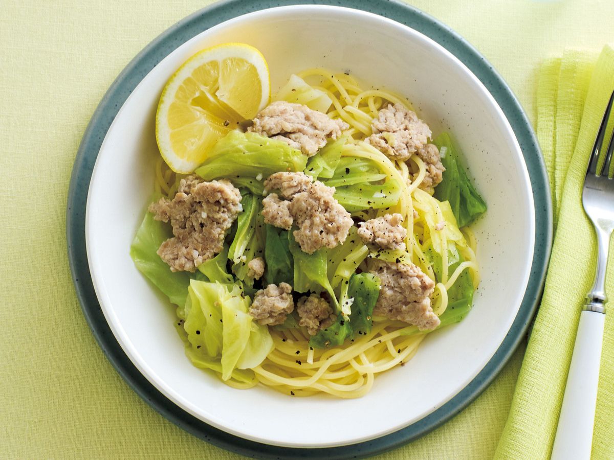 カフェみたいな一皿がフライパン一つで「春キャベツのレモンパスタ」が楽でおいしい♪ | TRILL【トリル】