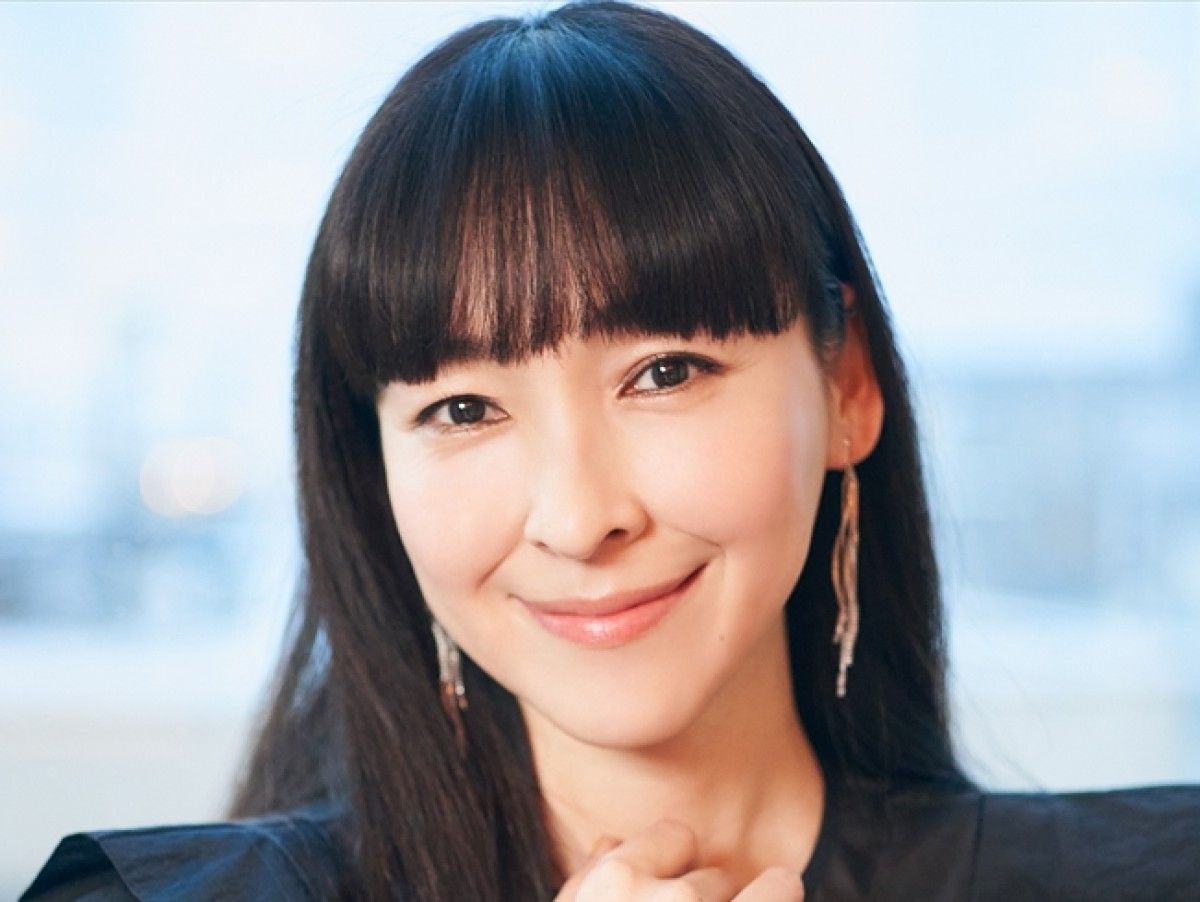 麻生久美子46歳、まさかのギャルに大変身「誰かと思いました」「あそーさん似合いすぎです」 | TRILL【トリル】