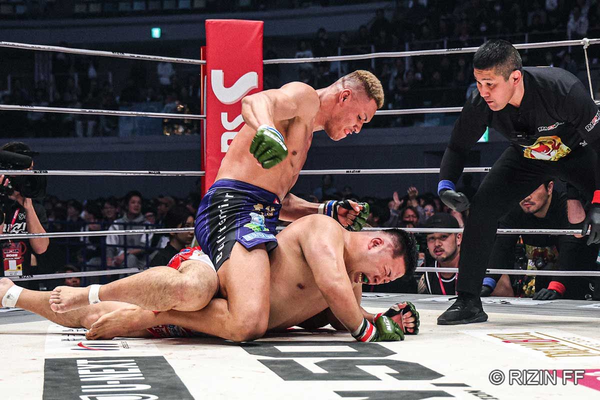 【RIZIN.50】身長204cmのエドポロキング、2度テイクダウン奪われるピンチも……“ロープを蹴って形勢逆転”TKO勝利 | TRILL【トリル】
