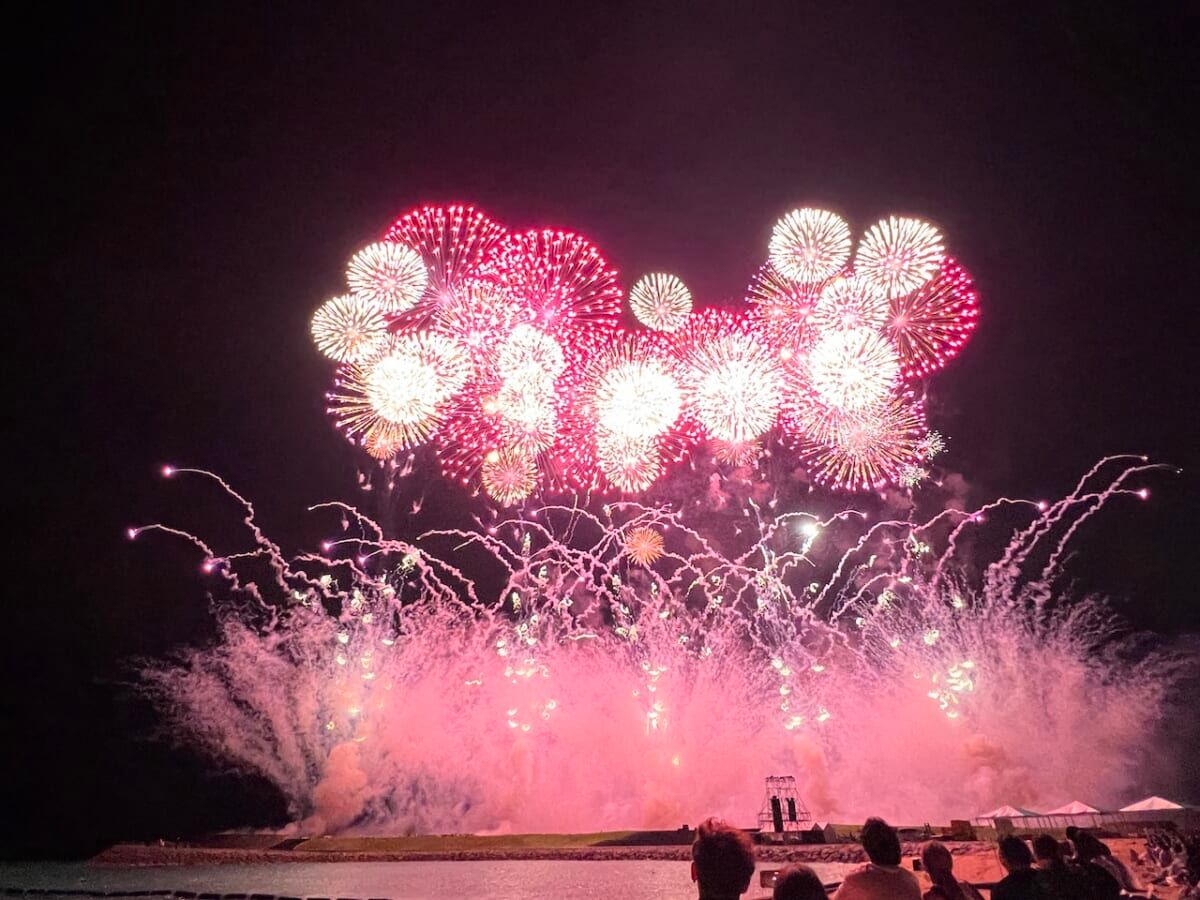 日本一早い花火大会・琉球海炎祭がすごすぎる！【4月の沖縄は穴場でお得】 | TRILL【トリル】