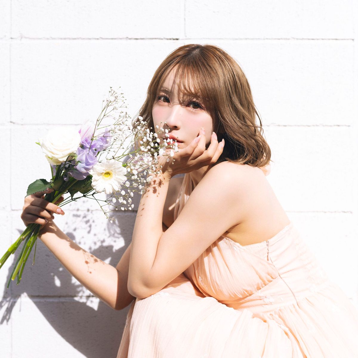 【三上悠亜】好きな人を忘れられない時は「無理に忘れようとせず、その時は思い出に浸って泣いてもいいんです」【sweet web独占vol.2】 | TRILL【トリル】