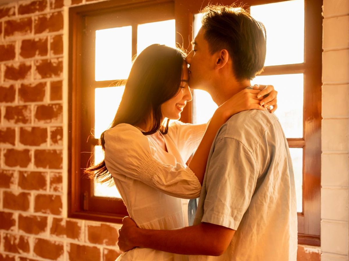 きっと肌から直接愛情が伝わってくる。ハグから読み取れる「男性の本気度」 | TRILL【トリル】