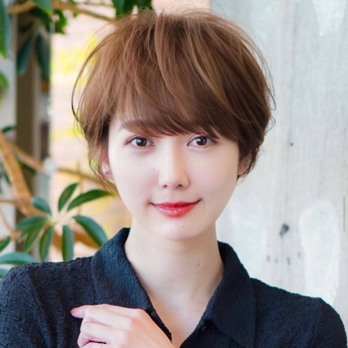 小顔×若見えが一気に叶う。骨格やフェイスラインの悩みを解消する【最旬ショートヘア】 | TRILL【トリル】