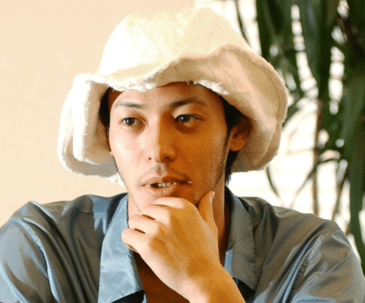 25年前、日本中が見惚れた“型破りなカリスマ” テレビに映るだけで“空気が変わる”唯一無二の表現者 | TRILL【トリル】