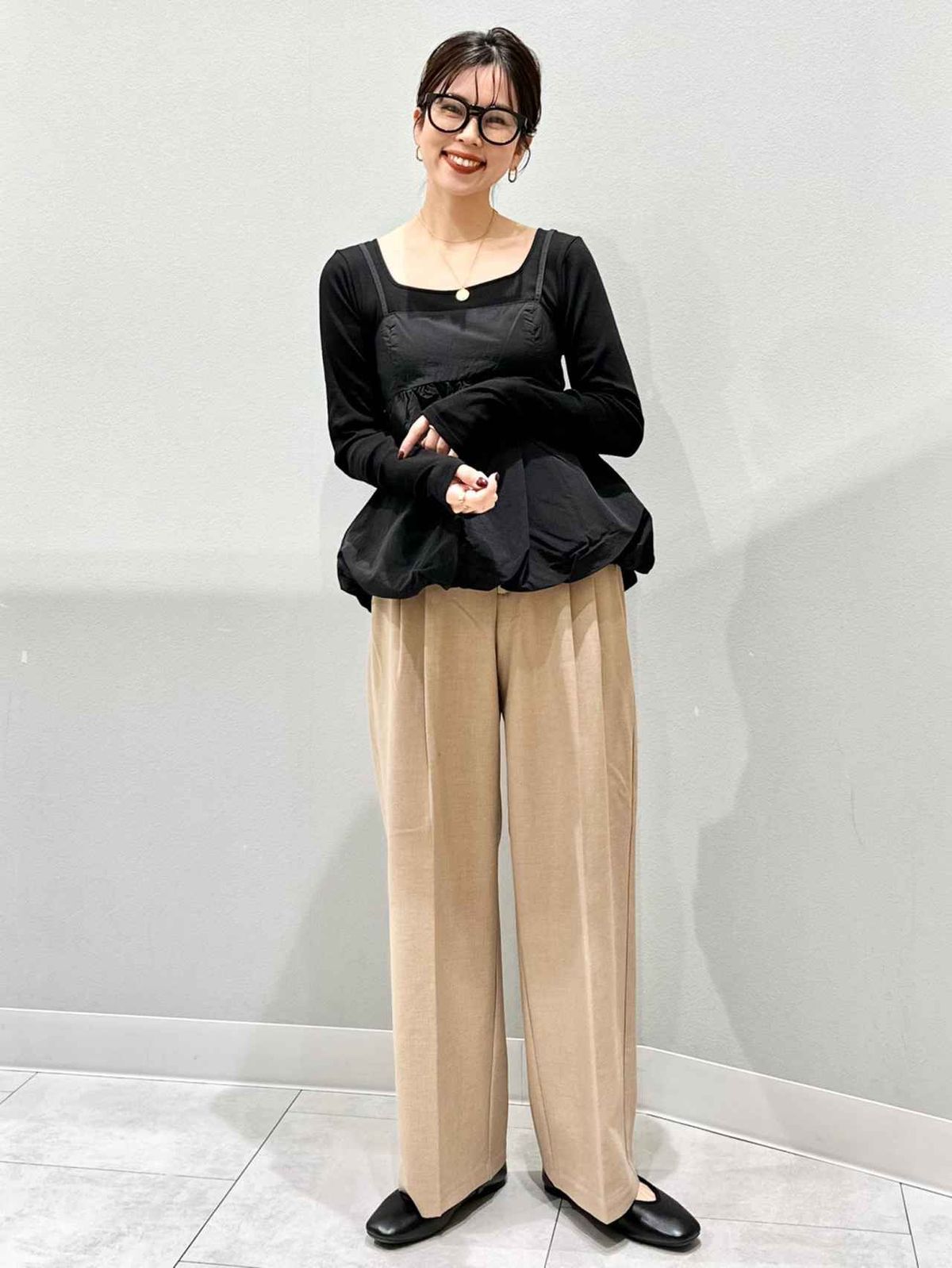 “淡ブラウン”が断然おしゃれ！【GU】40・50代の垢抜け♡「高見えワイドパンツ」 | TRILL【トリル】