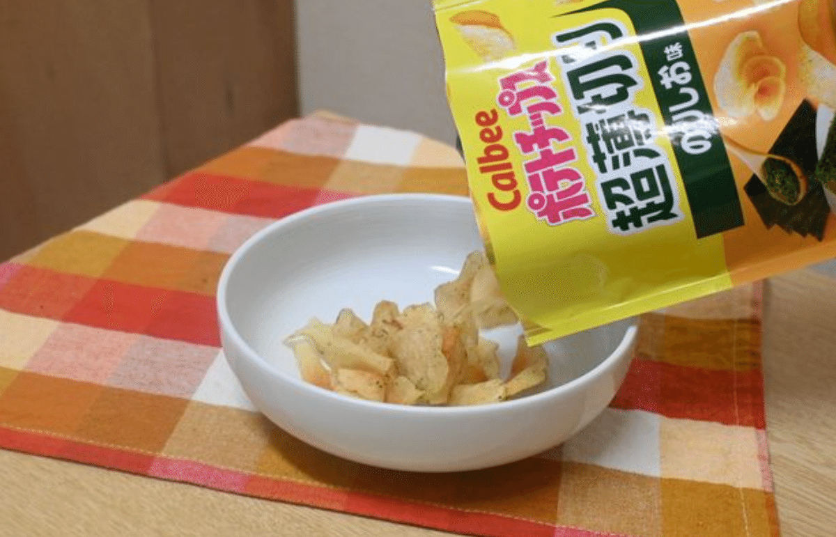 【カルビーのポテトチップス】“新作フレーバー”に手が止まらない…！SNSでは「やみつき」「楽しみにしてた」の声も！ | TRILL【トリル】