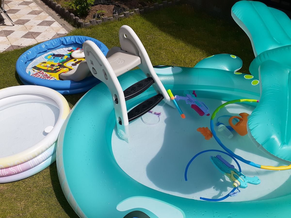 「戸建ての庭でプールするな」BBQじゃあるまいし…「めちゃくちゃ迷惑」「敷地内ならOK」意見分かれる | TRILL【トリル】