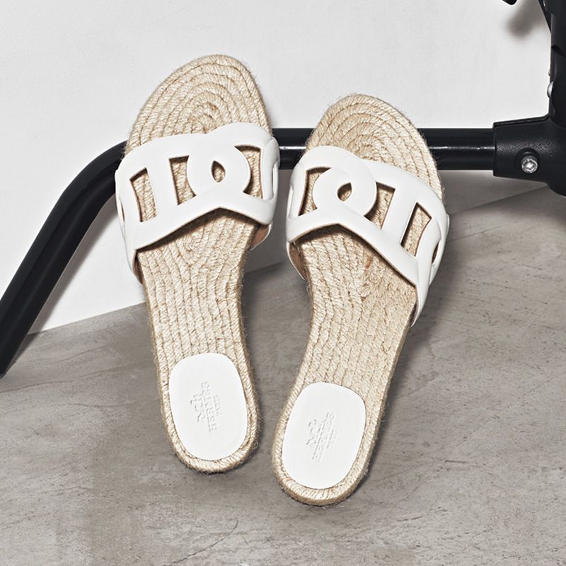 エルメスのサンダルは10万円以下！憧れブランドの『隠れ名品』的シューズ、キャップetc. | TRILL【トリル】