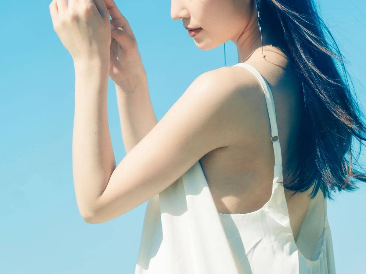 二の腕がみるみる引き締まる！1日10回〜でOK【たるみを撃退する】簡単エクササイズ | TRILL【トリル】