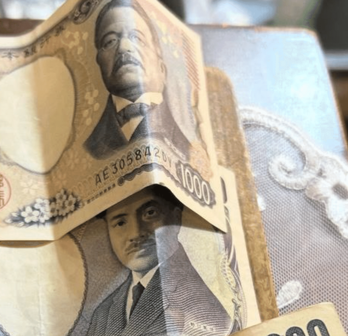 店員「一瞬ニセ札かと…」3,000円で支払う客「えっ！？」思わず“目を疑った光景”に「思考が追いつかない…」 | TRILL【トリル】