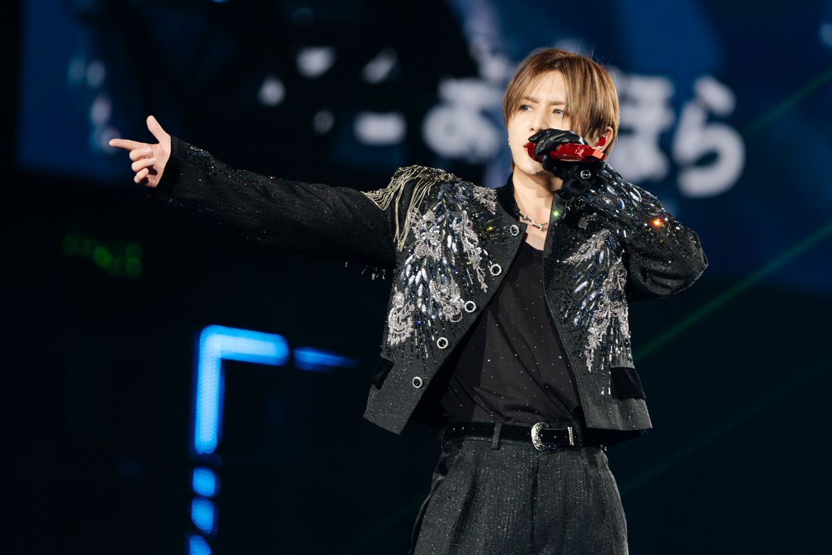 山田涼介・初のソロツアー「Ryosuke Yamada LIVE TOUR 2025 RED」 デビュー当時から背負ってきた“赤”と、その軌跡を辿る渾身のステージ | TRILL【トリル】