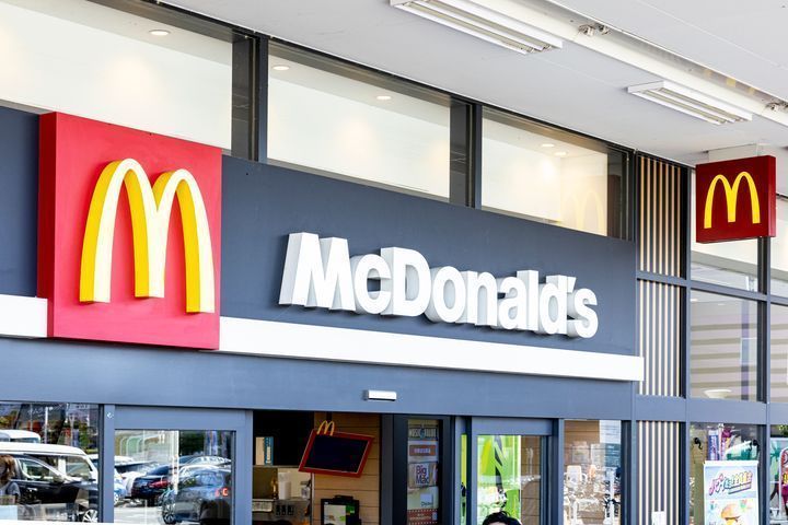 マック、“禁断の832キロカロリー”限定復活も…新CMがエモすぎて「罪悪感どころじゃない」と話題に | TRILL【トリル】