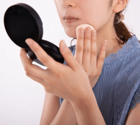 プロ「いつもの5倍塗ってOK」→10歳若見えするベースメイクテクとは？ | TRILL【トリル】