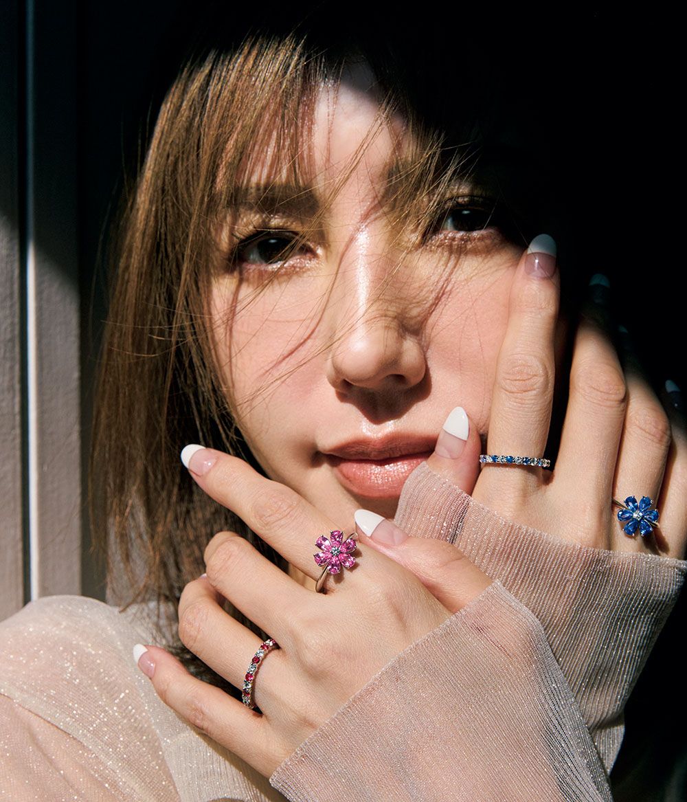 【シャネル、ティファニーetc.】見た目エイジングに効く！「肌映えジュエリー」名品26選 | TRILL【トリル】