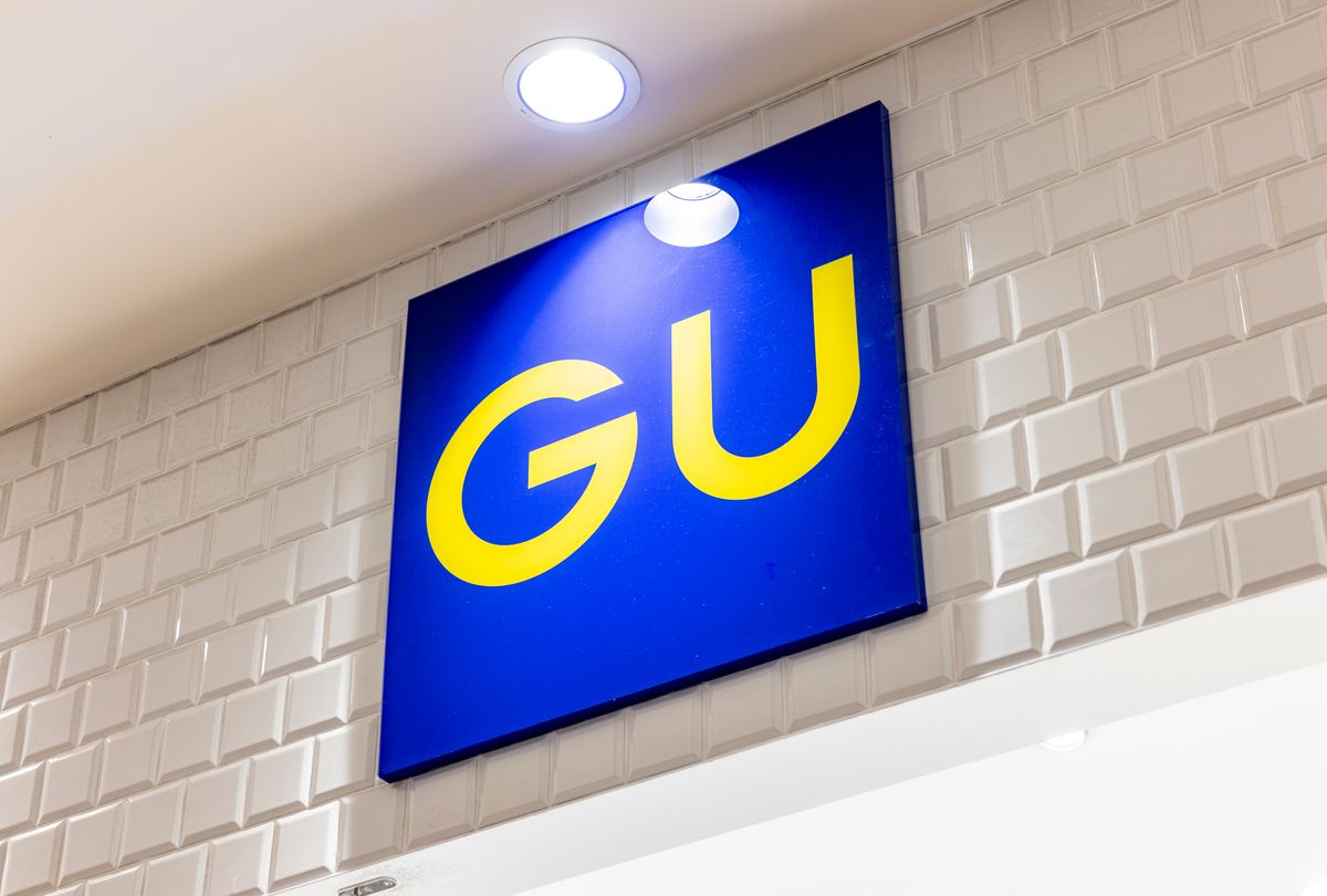 【GU】“1990円スニーカー”は、さすがに破格すぎる…！あまりの優秀さに「最高」「スーツに合わせても違和感ない」の声も！ | TRILL【トリル】