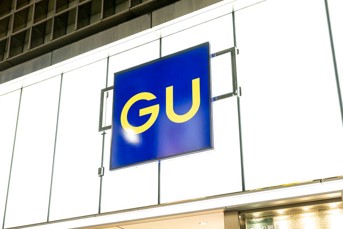 値下げ中！【GU】“990円サンダル”が破格のクオリティ！あまりの優秀さに「歩きやすい」「履きやすい」の声も！ | TRILL【トリル】