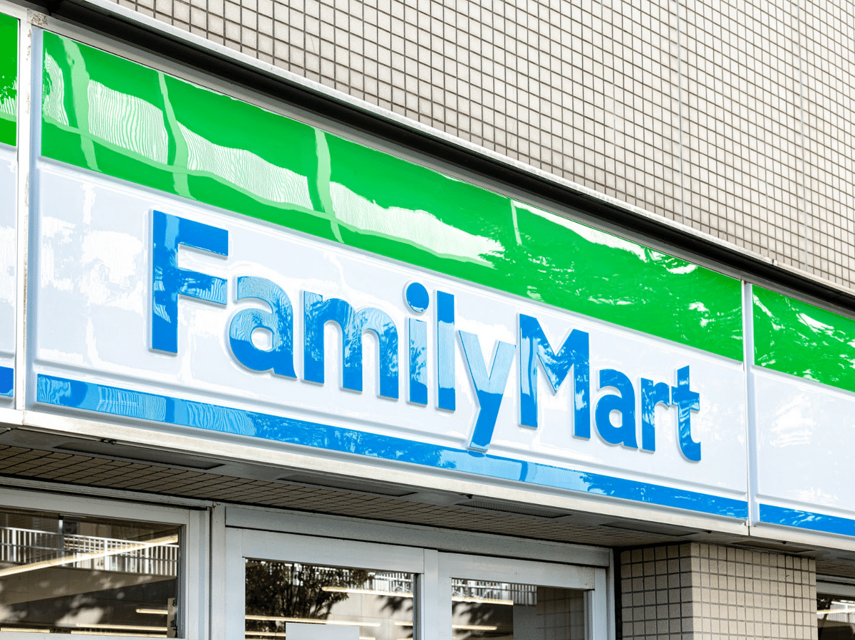 【ファミマ】“298円の最強コンボ”が大ヒット…！あまりの美味しさに「パンチ強すぎ」「強烈」の声も！ | TRILL【トリル】