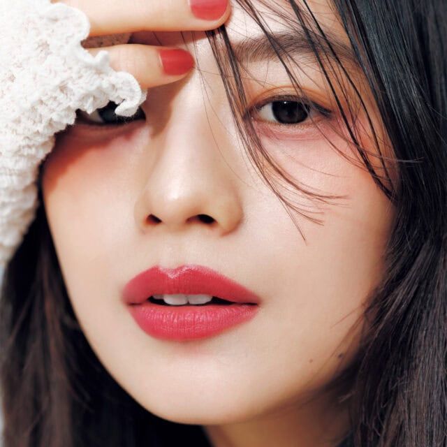 30代のチーク術が変わる！【イガリシノブ提案】「2段チーク」で叶える、じんわり色っぽ大人顔 | TRILL【トリル】