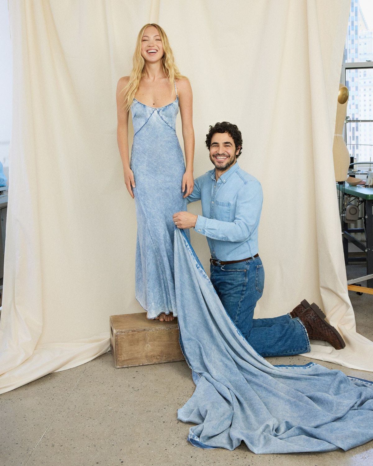 ライラ・モスがまとう、夏のデニム。ギャップ スタジオの「ザ サマー ドロップ」が登場 | TRILL【トリル】