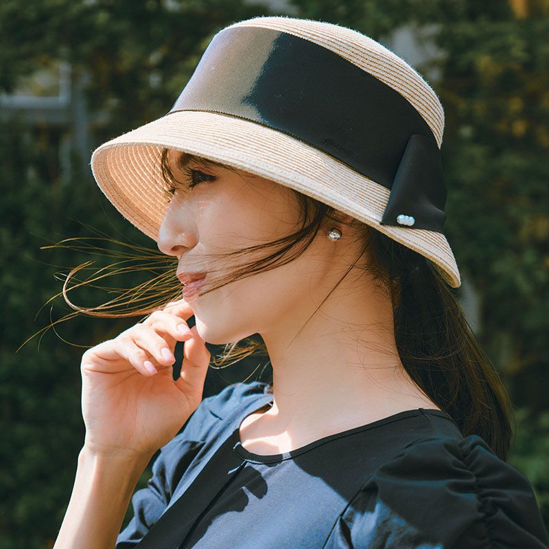 【即完売必至】ひとつ結びでも被れる『キレイめハット』発見！顔まわりをしっかりカバー | TRILL【トリル】