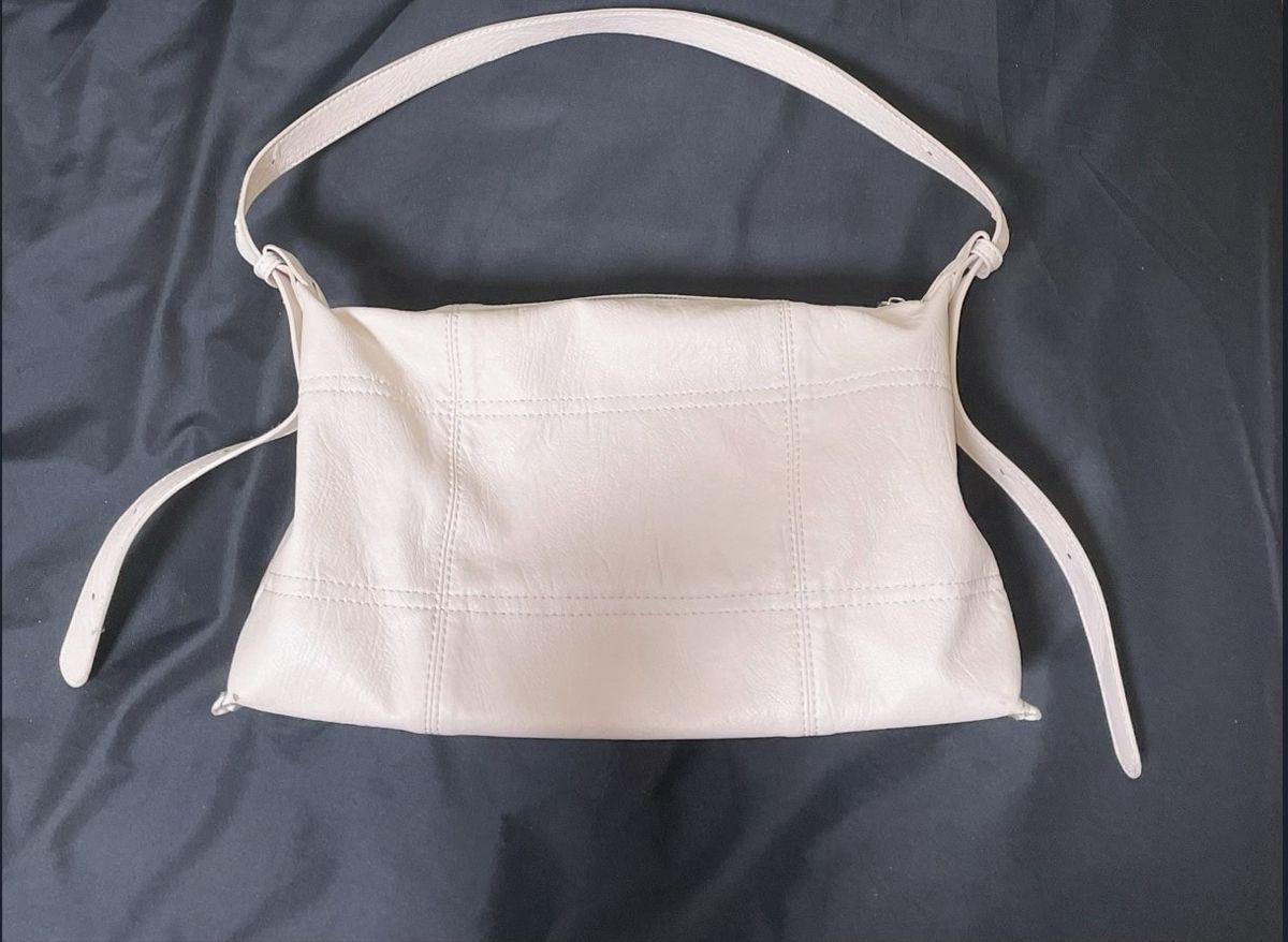 乾燥対策は万全！ sweet lovers「nana」のバッグの中身を大公開♡【sweet lovers】 | TRILL【トリル】