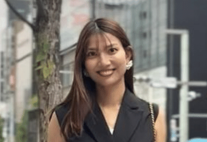 「なんて脚が長いんだ…」「見惚れる」まるで“女神スタイル”の美ボディママ、ミニ丈ワンピース姿にSNS大絶賛 | TRILL【トリル】