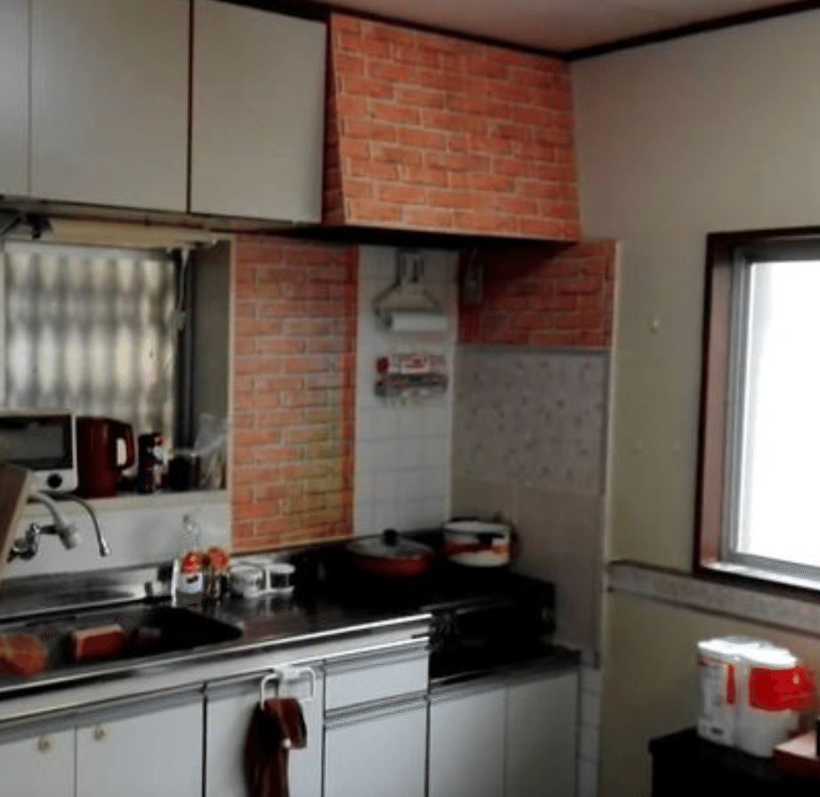 「築50年キッチンを10日間で…」女性がDIYした結果→昭和レトロな光景に「わかりみしかない」 | TRILL【トリル】