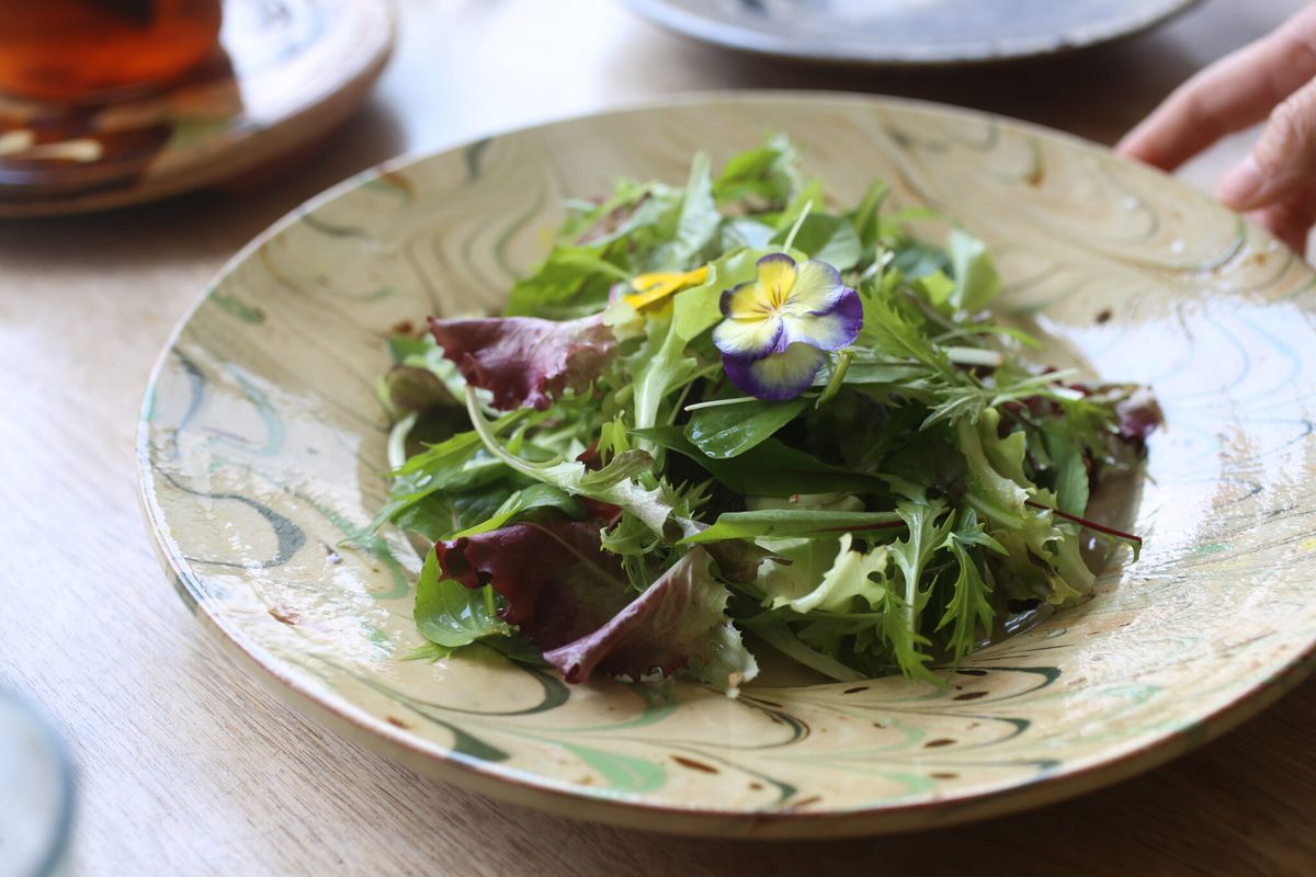 日々のごはんと器、わが家の風景。写真と文：石原文子 (『工芸喜頓』店主) #4 | TRILL【トリル】