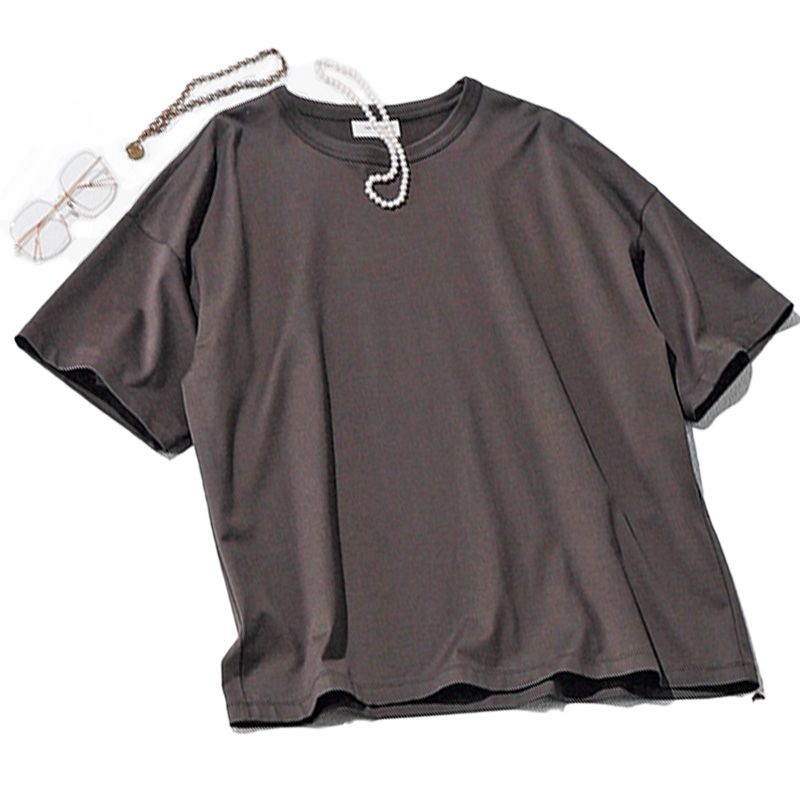 ブラウス感覚の『ゆるっとTシャツ』が便利！落ち感が“キレイ見え”に一役 | TRILL【トリル】