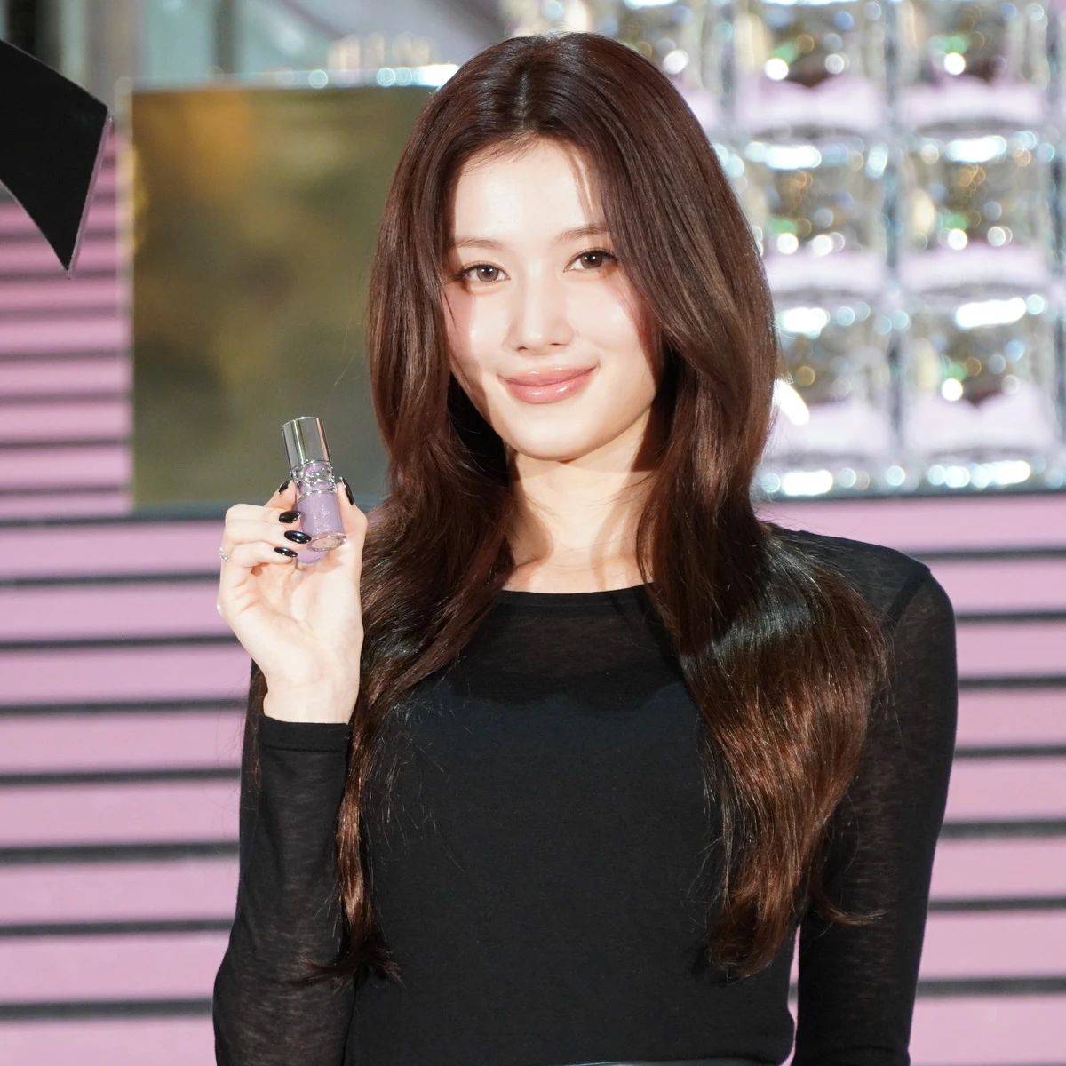 YSL BEAUTYアンバサダーのSANAさん（TWICE）が登場！ スペシャルメッセージもチェック | TRILL【トリル】