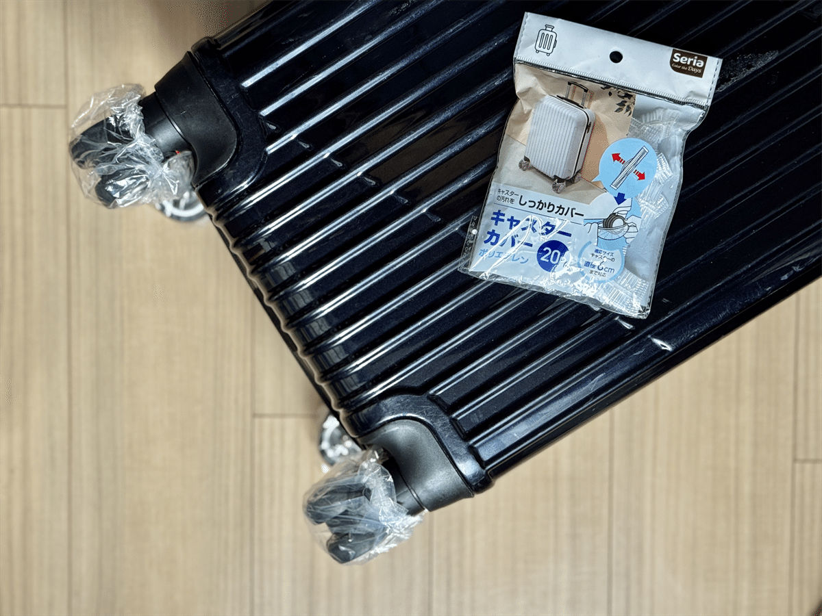 【セリアの使い捨てキャスターカバー】洗濯しなくていいのがラク！｜旅ライターの裏技・愛用品教えます | TRILL【トリル】