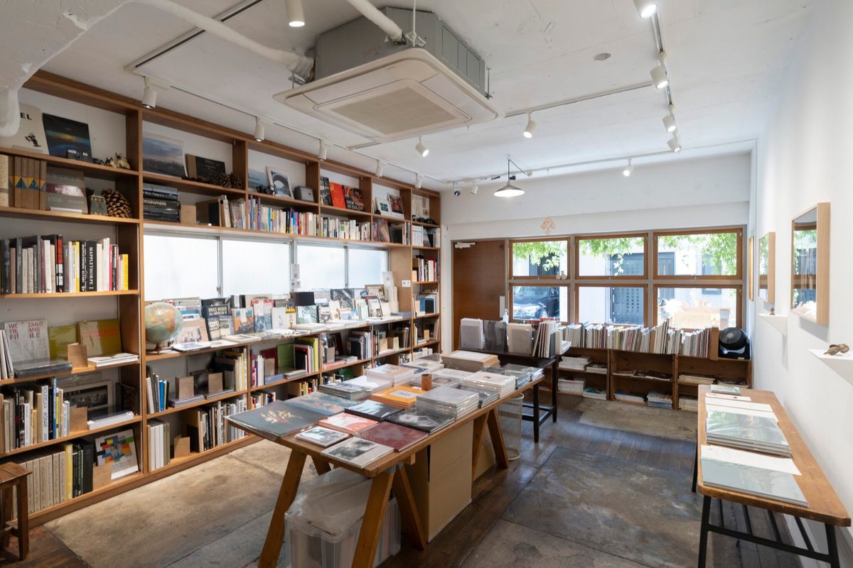 写真集は読み物。写真と文：黒﨑由衣 (『book obscura』店主) #1 | TRILL【トリル】