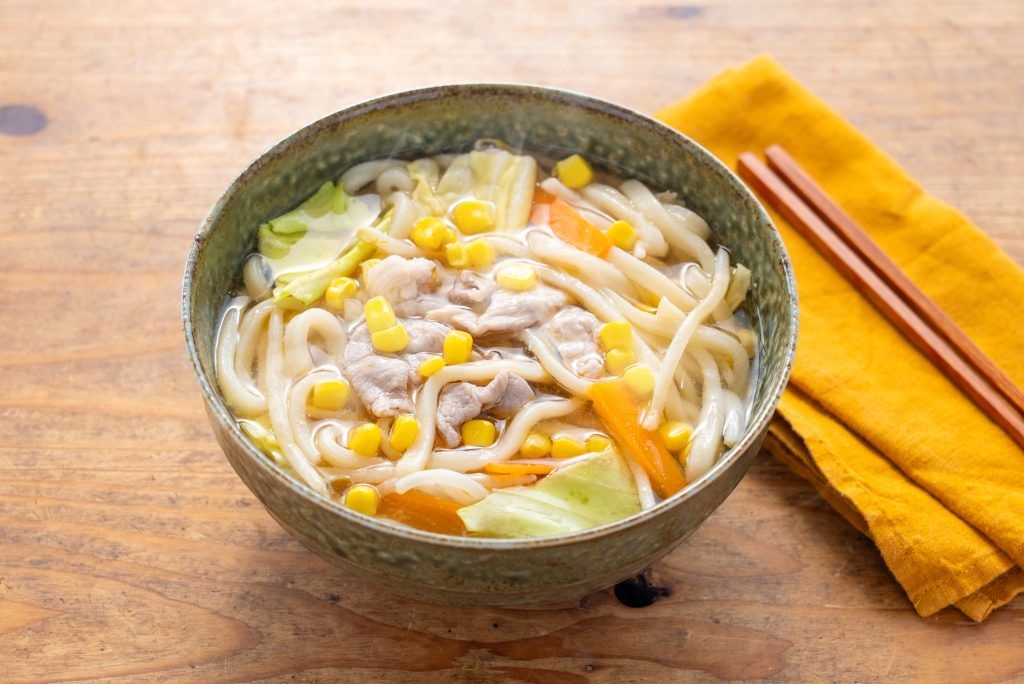 ぐっち夫婦 「冷凍うどん×レンジ」でラクラク完全晩ごはん！ | TRILL【トリル】