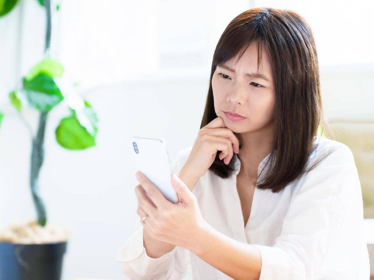 SNSで“自分だけ呼ばれてない”写真にモヤモヤ…。誘われなかった時の「心の整え方」 | TRILL【トリル】