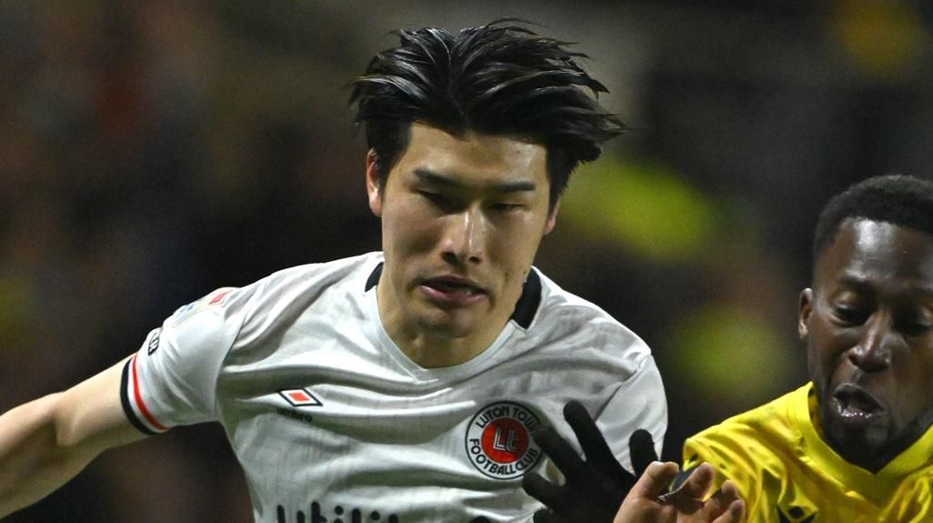 26歳日本代表DF、英3部から移籍したチェコ王者で初ゴール！18,642人の満員ファンを沸かせる | TRILL【トリル】