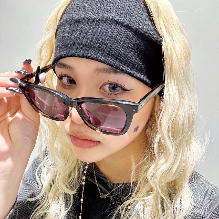 【SNAP】べっ甲風フレームサングラスは、サイドの小さいスタッズがお気に入り！ NANAさん | TRILL【トリル】