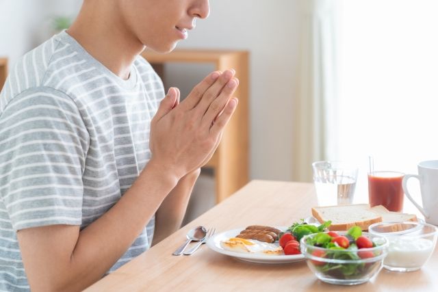 医師「なるべく避けて」→実は『糖尿病』のリスクを高めている…やりがちな“食後のNG行動”とは？【医師の監修】 | TRILL【トリル】