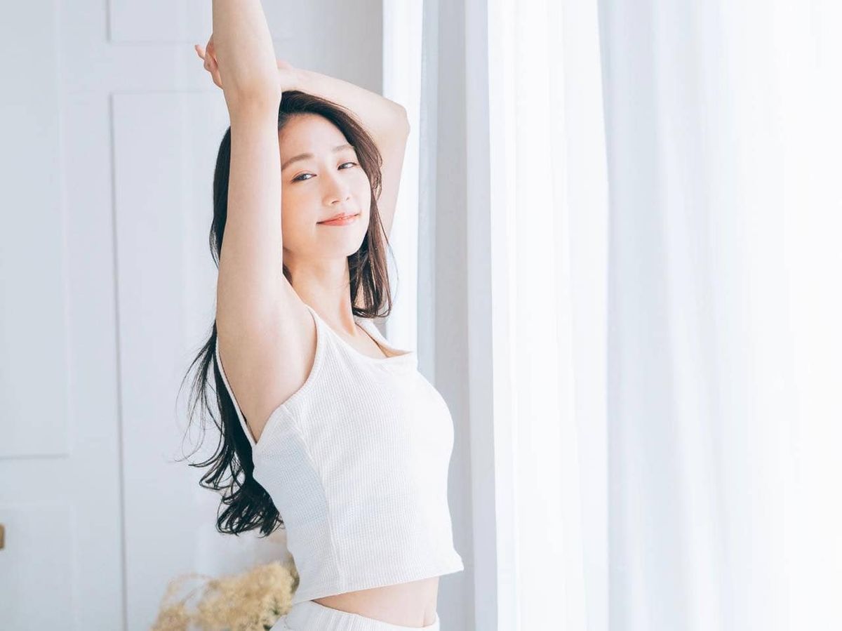 肩まわりが軽くなる！1日1セット【全身すっきり＆呼吸深まる】簡単ポーズ | TRILL【トリル】